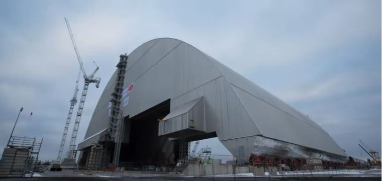 Chernobyl Disaster Site Enclosed By Shelter To Prevent Radiation Leaks ...